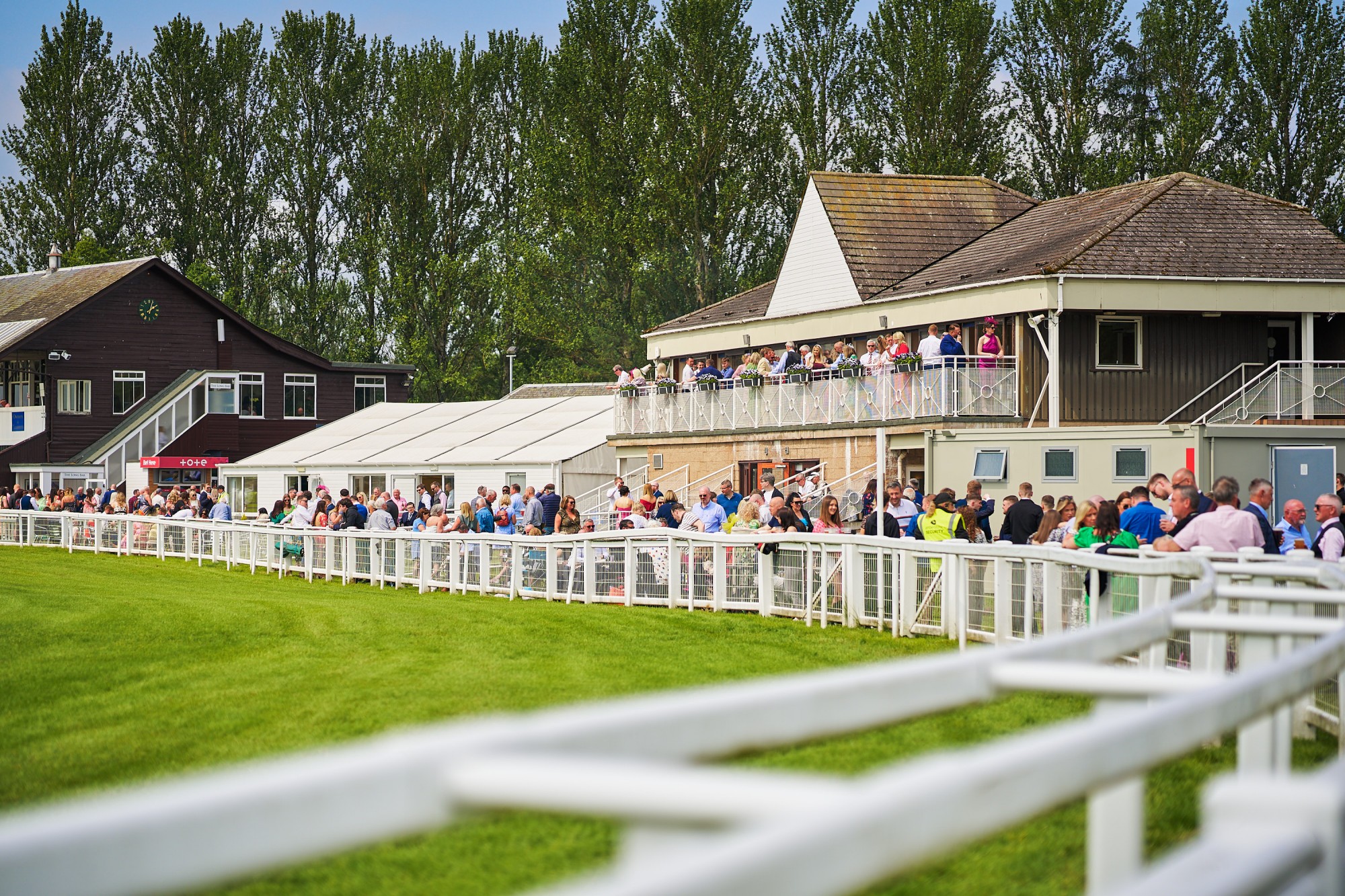 Information about visiting Perth Racecourse