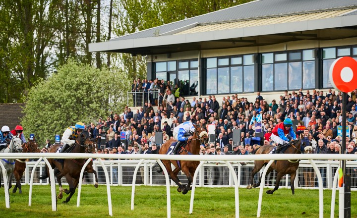 Information about visiting Perth Racecourse