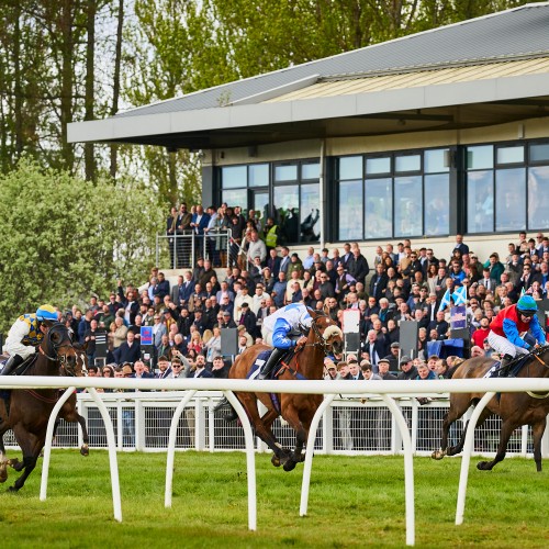 Information about visiting Perth Racecourse