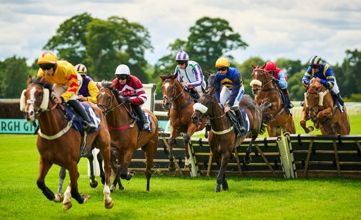 Racing News and Horse Fixture Reviews From Perth Racecourse Scotland